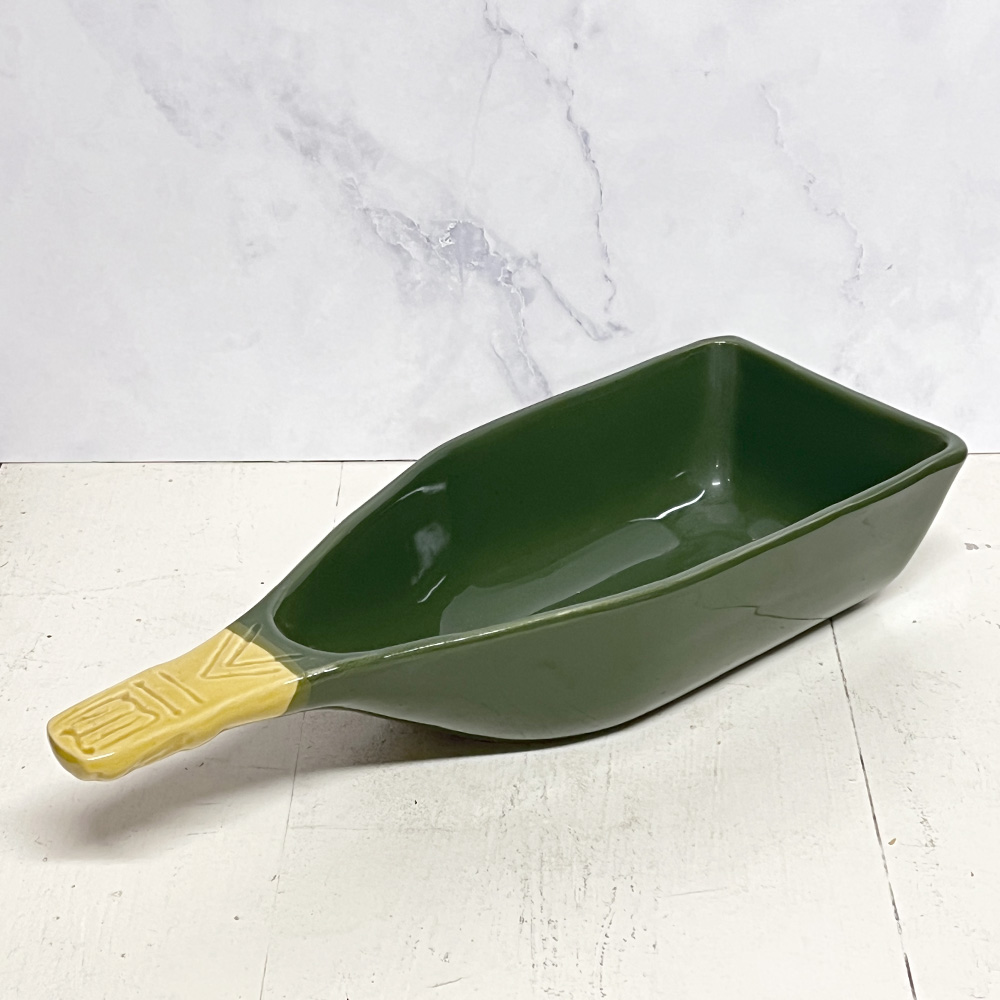 French champagne dish with yellow stopper from Bellevue Vintage