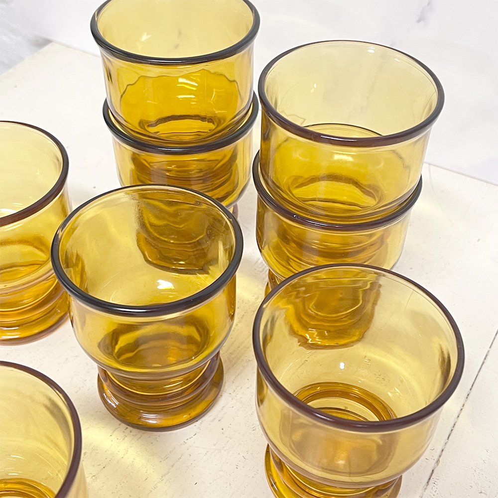 Fransk Pernod-glass i ravfarget fra Bellevue Vintage